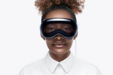 Apple présente son premier casque de réalité hybride, le Vision Pro - La Revue du Digital