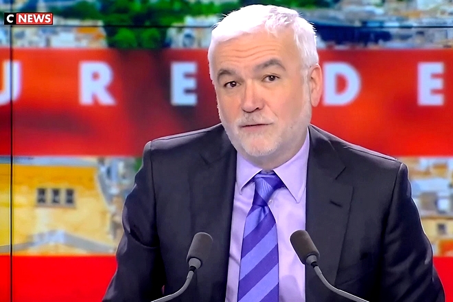 L’Arcom doit contrôler l’expression politique de tous les intervenants ...